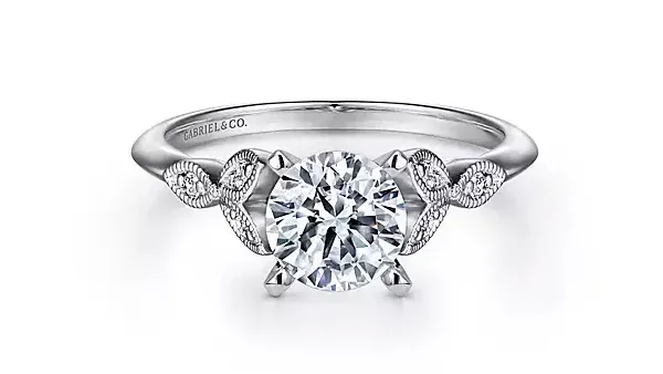 The Complete Guide To Choosing a Beautiful Engagement Ring